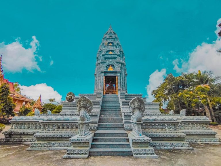 Khám phá chùa Som Rong với tượng Phật nằm lớn nhất Việt Nam